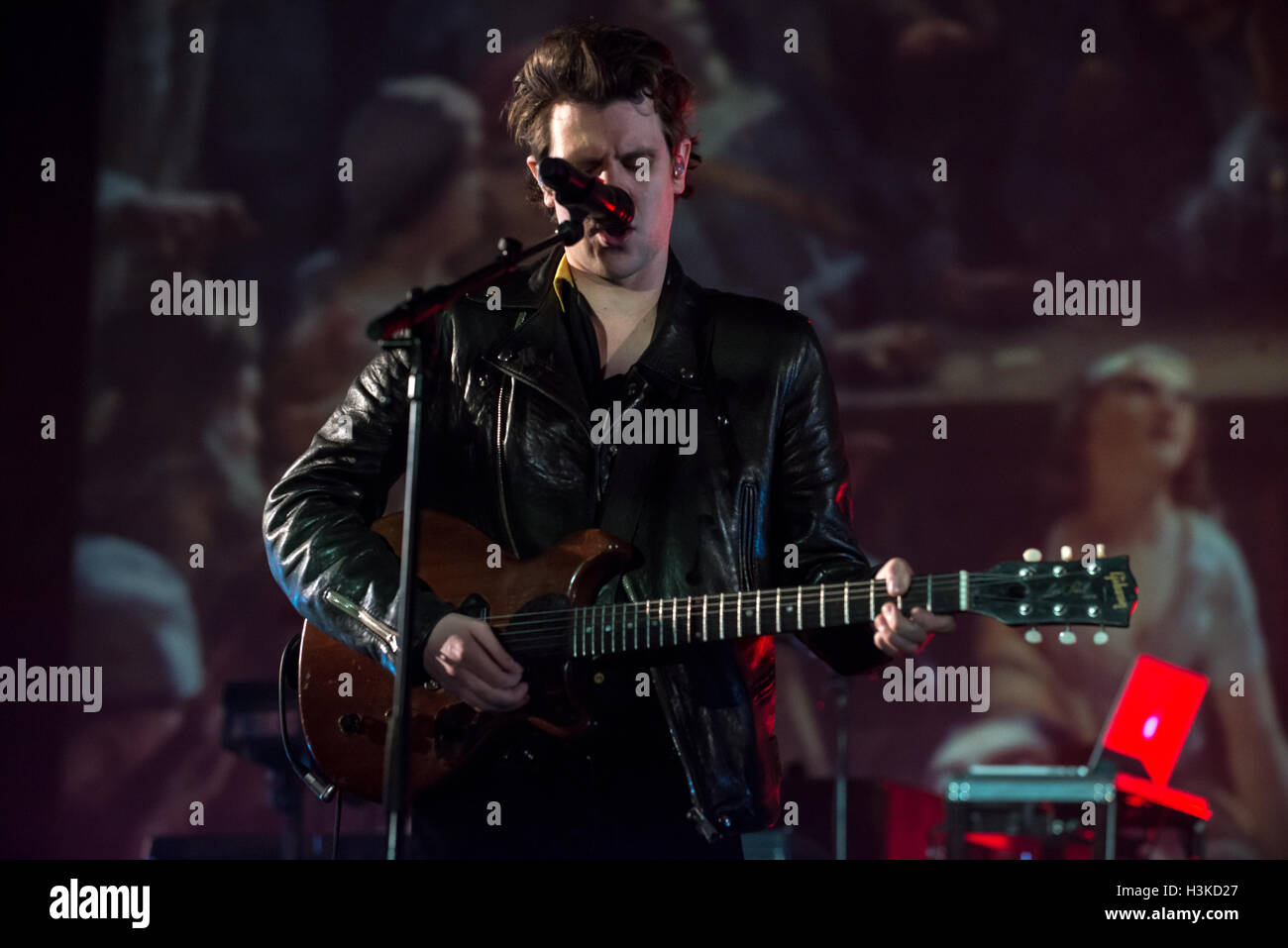 London UK, 9th October 2016. English singer and songwriter Jamie T ...
