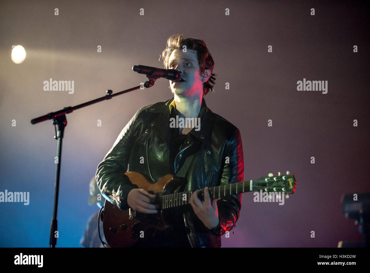 London UK, 9th October 2016. English singer and songwriter Jamie T ...