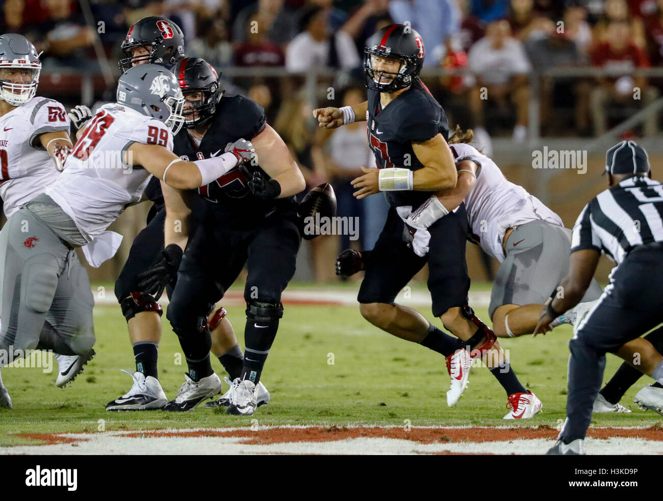 Palo Alto, California, USA. 8th Oct, 2016. Stanford Quarterback Ryan ...