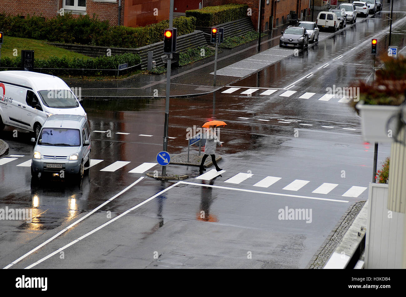 Copenhagen, Denmark. 10th Oct, 2016. Denmark Weather:People use ...
