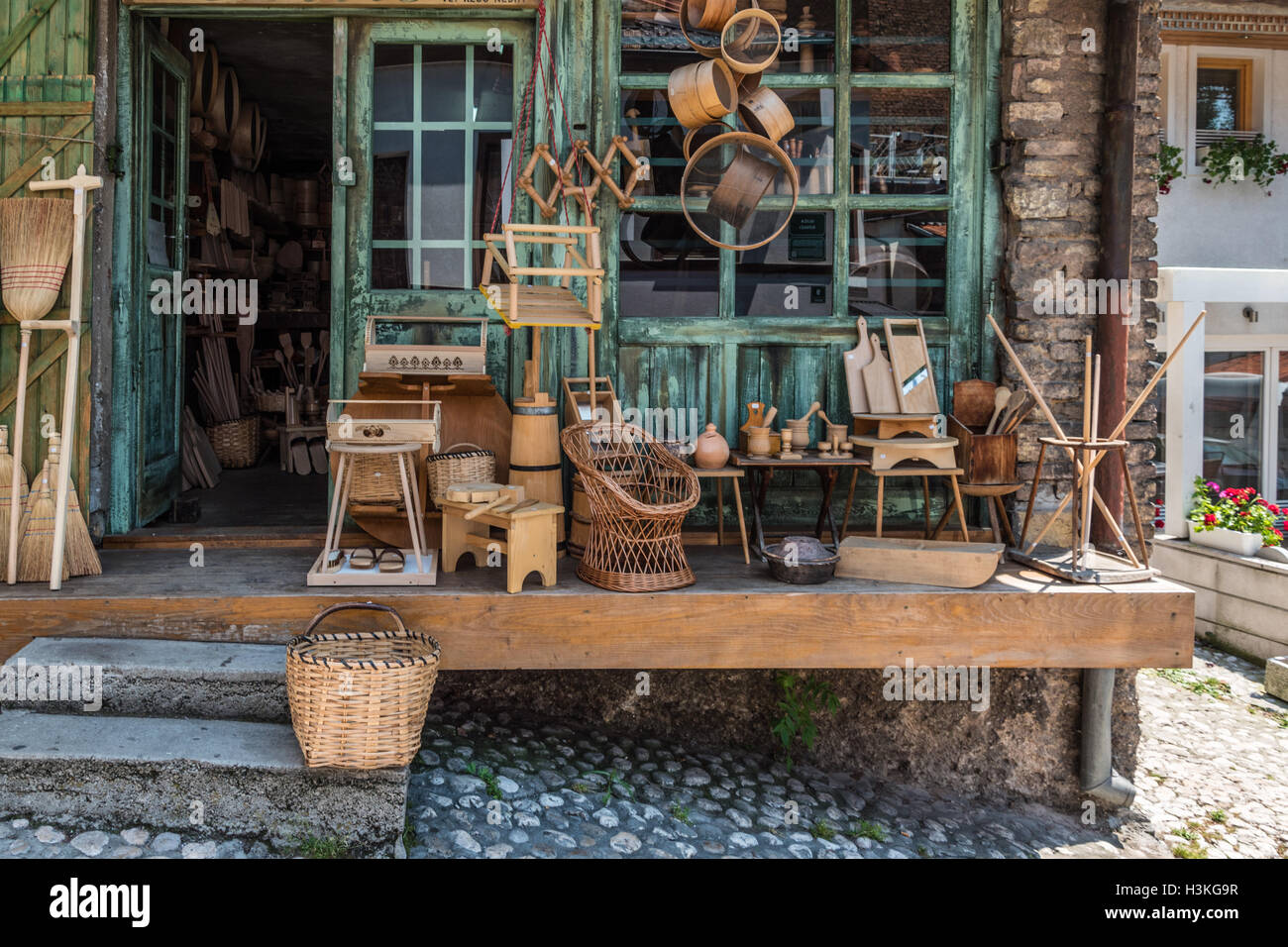 Wood craft shop hi-res stock photography and images - Alamy