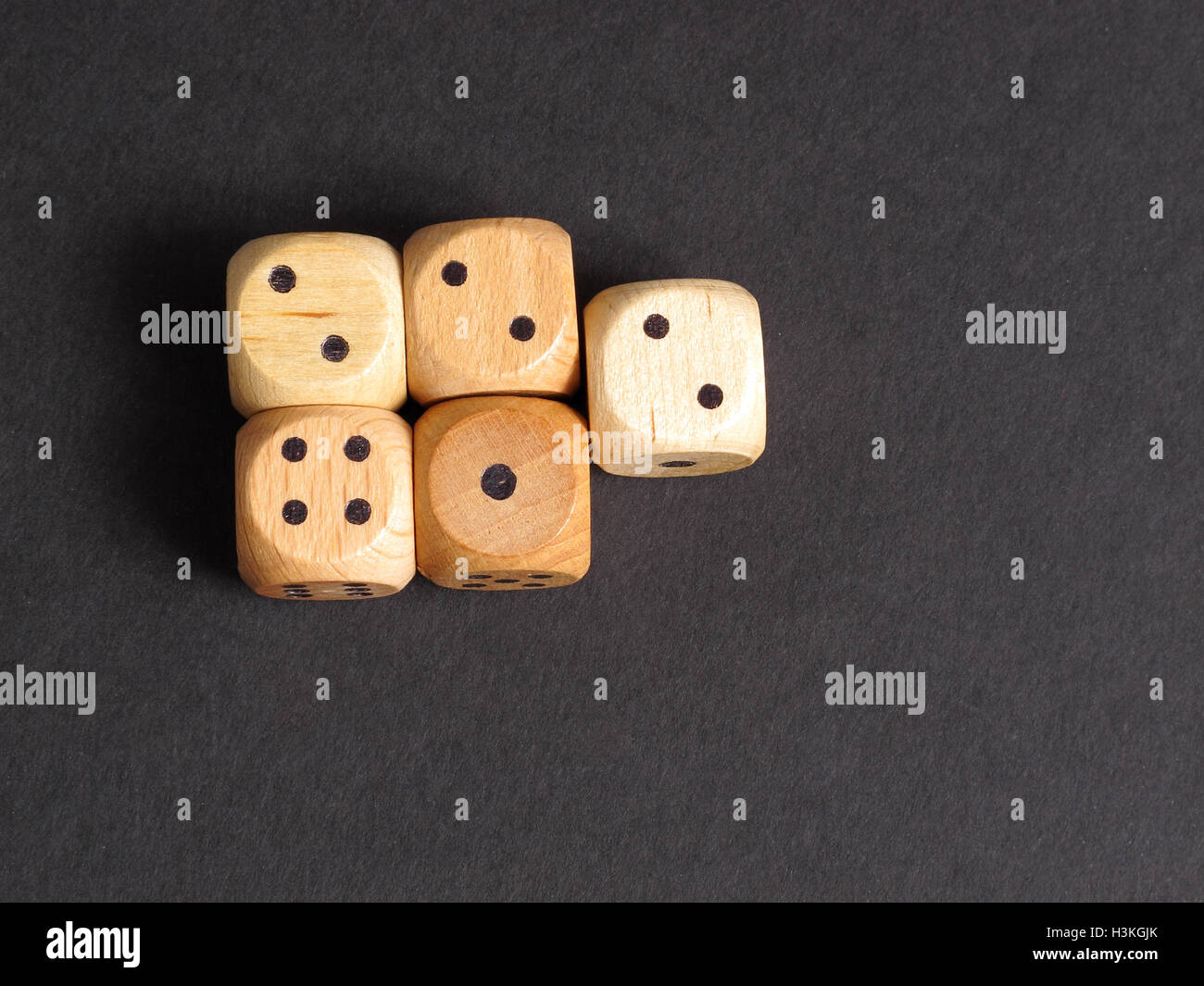 Group of five dice in random order Stock Photo - Alamy