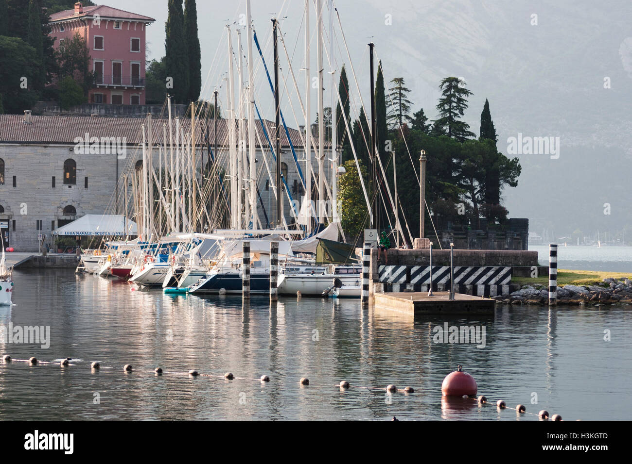 Docking for boats hi-res stock photography and images - Alamy