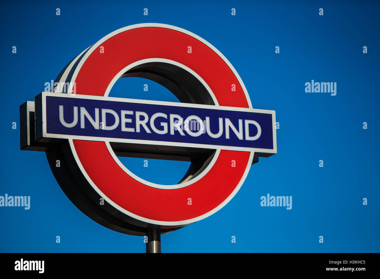 London Underground Sign Roundel Stock Photo - Alamy