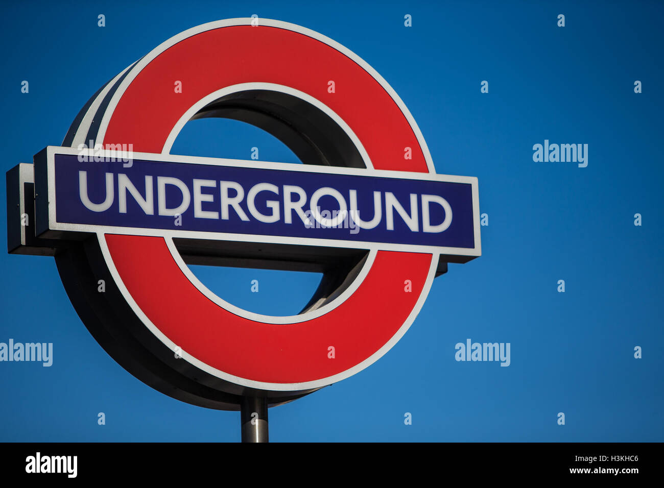 London Underground Sign Roundel Stock Photo - Alamy