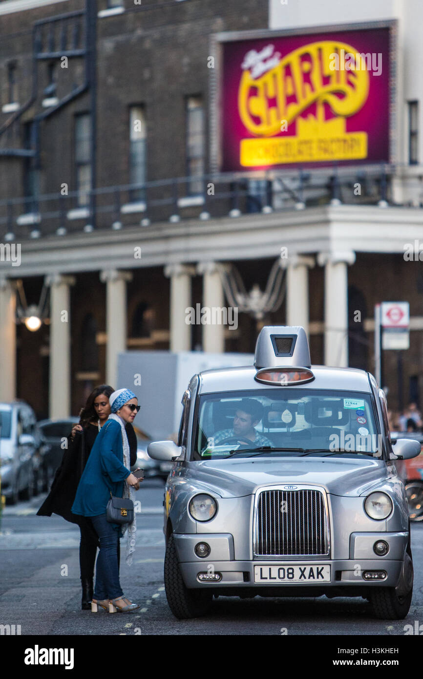 London Taxi Cab Covent Garden Charlie and the Chocolate Factory Theatre ...