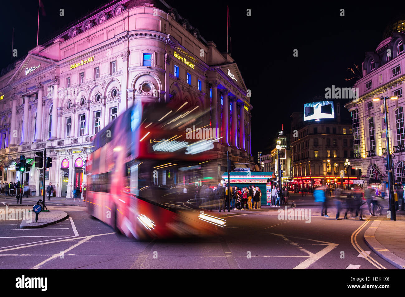London Piccadilly Circus at night Stock Photo - Alamy
