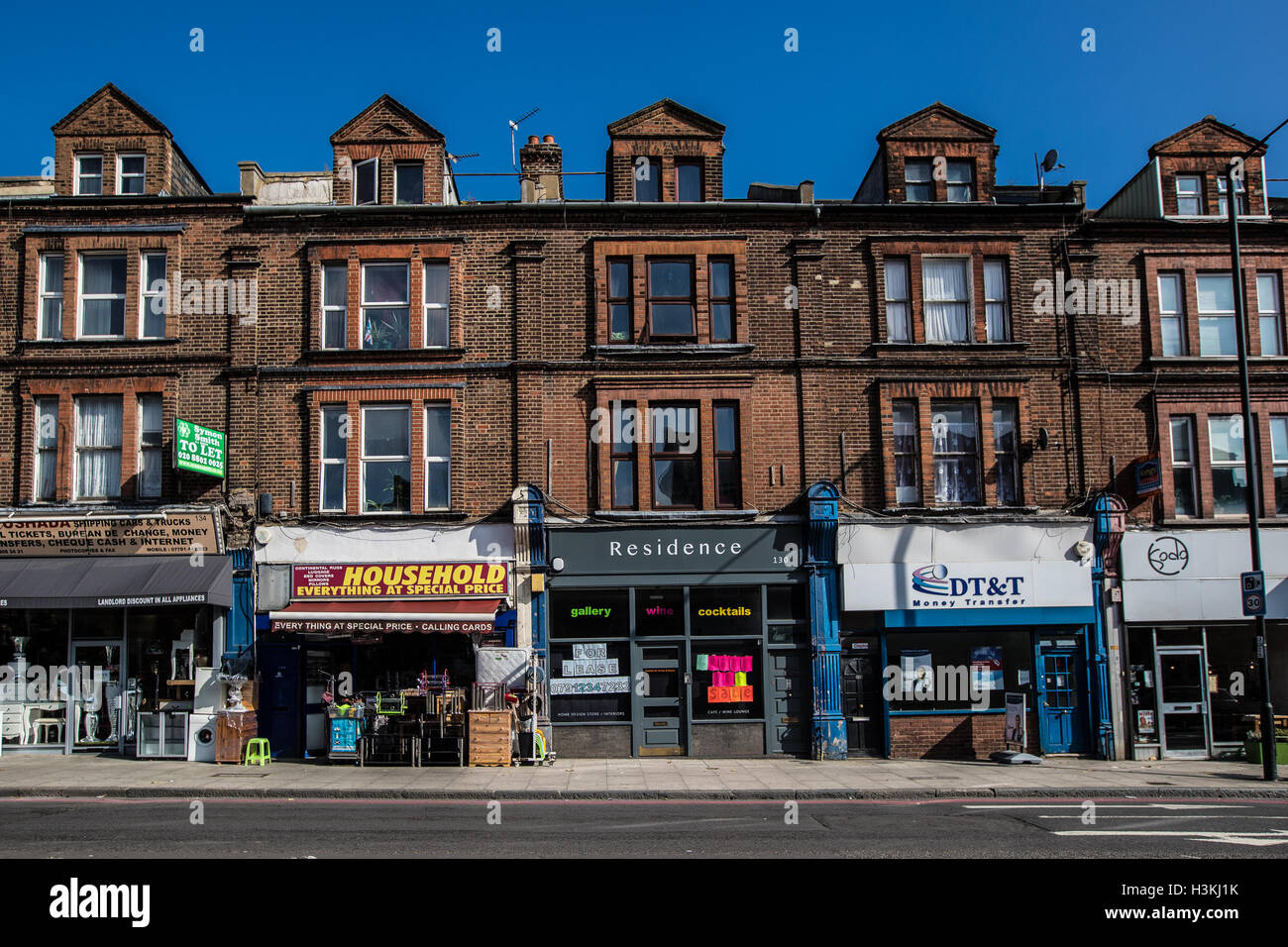 Run down british high street hi-res stock photography and images - Alamy