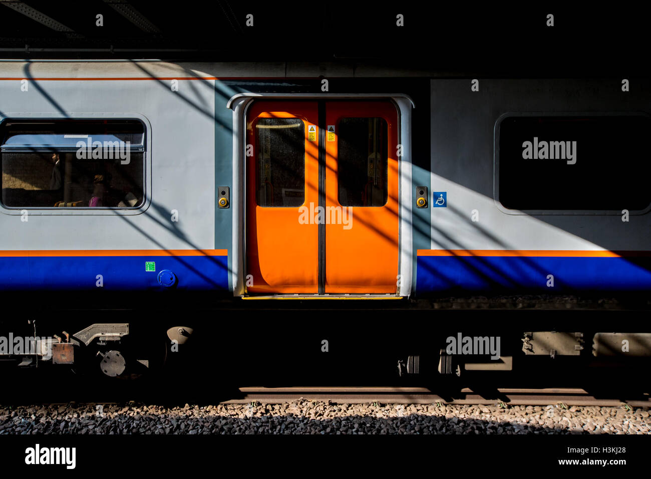 London overground railway hi-res stock photography and images - Alamy