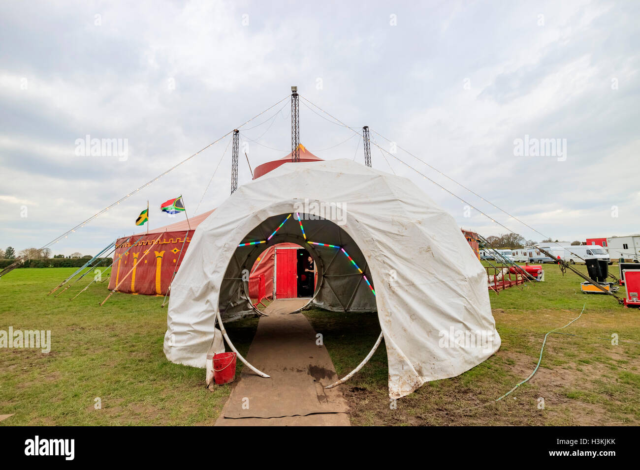 Regis apr 10 entrance fun hi-res stock photography and images - Alamy