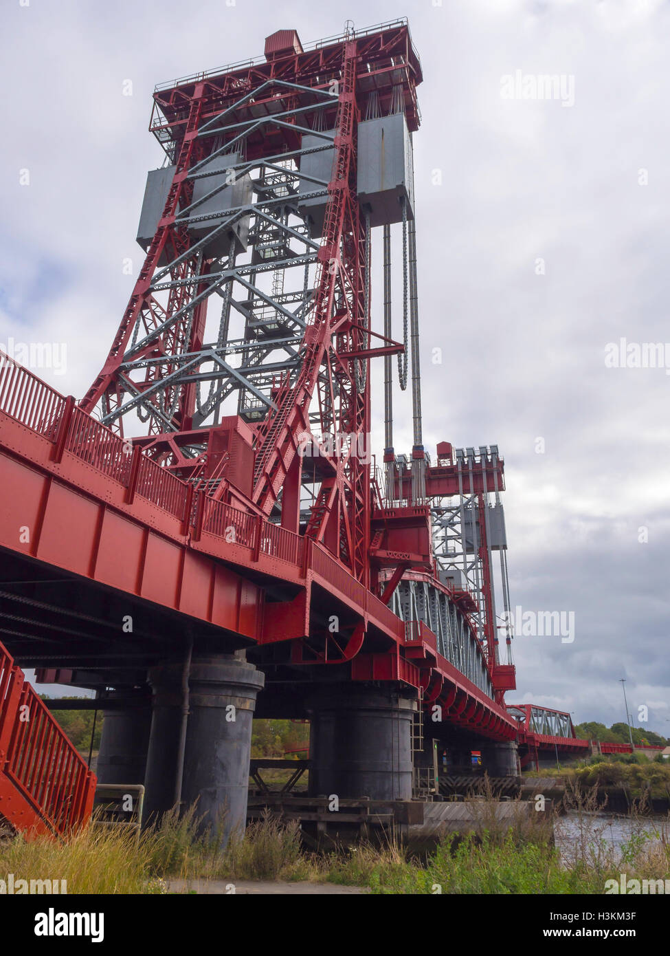 Tees newport bridge vertical lift hi-res stock photography and images ...