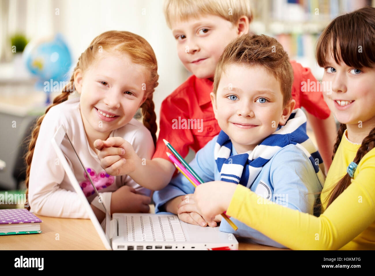 Happy school kids Stock Photo - Alamy