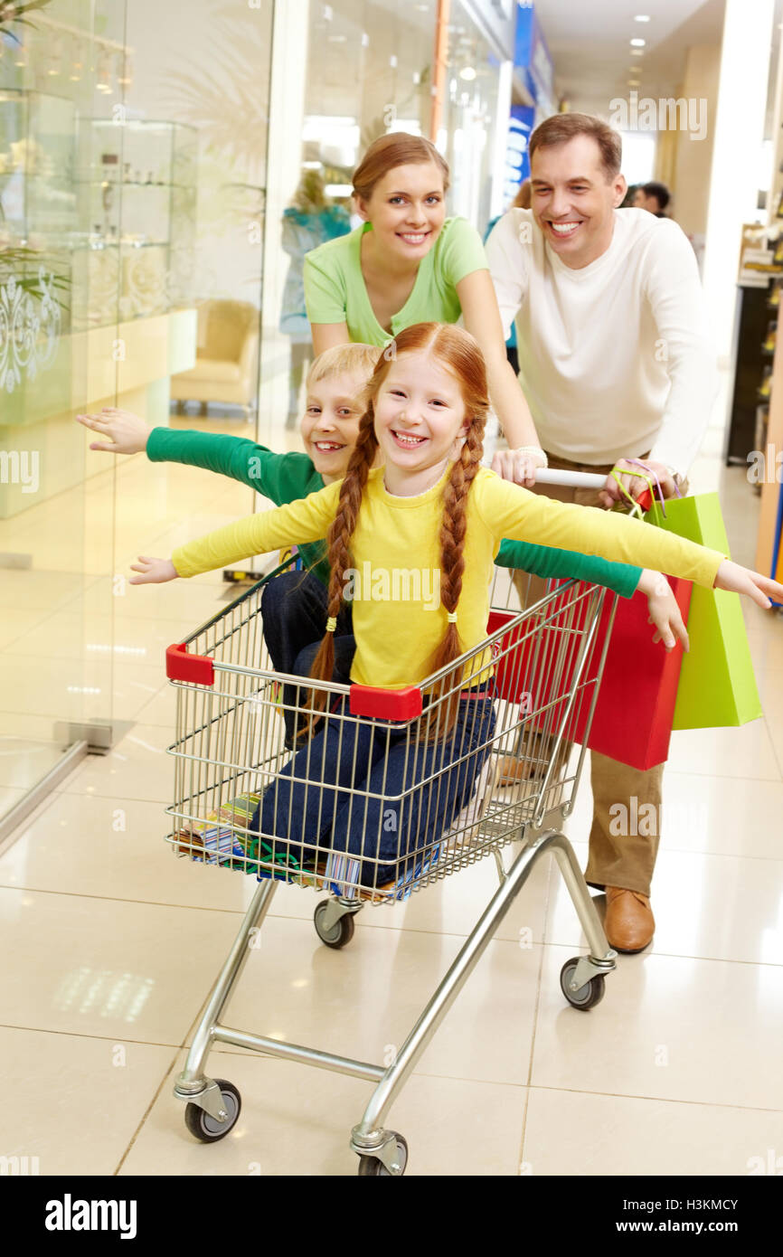 Two parent carrying their child in shopping cart Stock Photo - Alamy