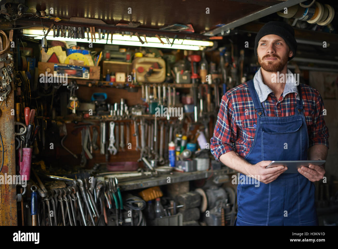 Private repair shop Stock Photo - Alamy
