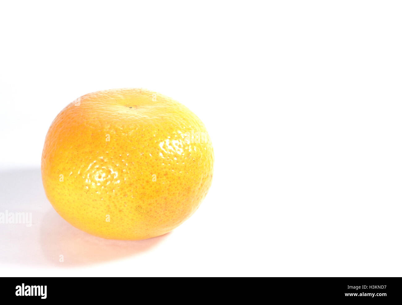 A single orange on white hi-res stock photography and images - Alamy
