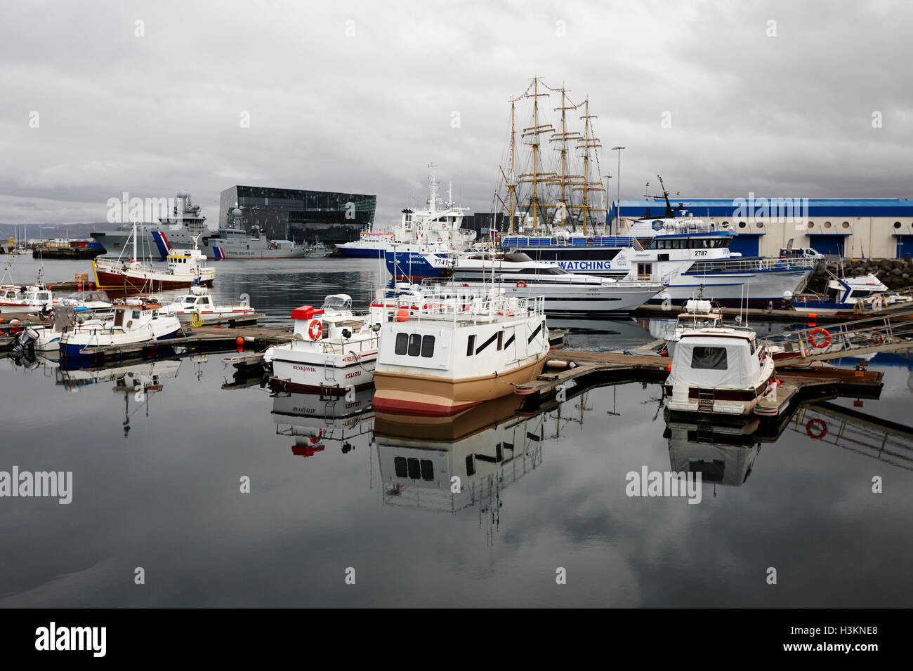 Iceland harbour hi-res stock photography and images - Alamy
