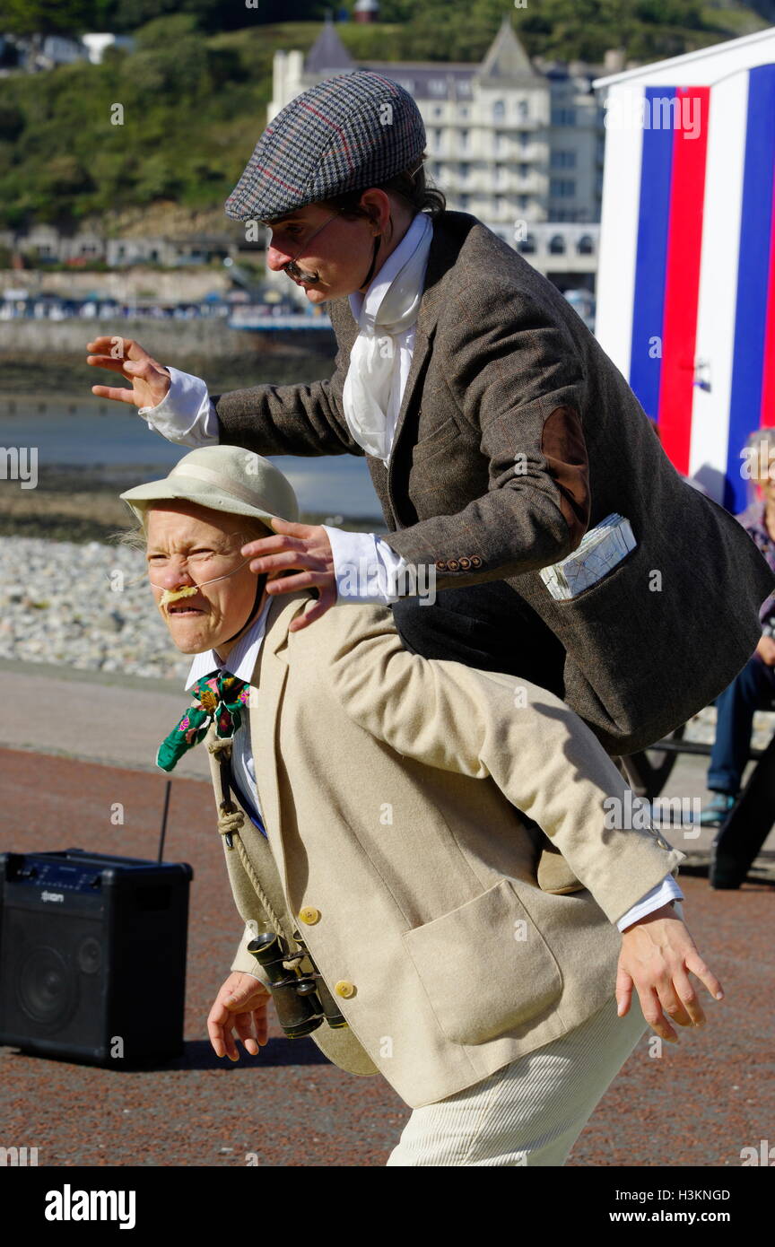 Performers at Llandudno Arts Week LLAWN04 Stock Photo - Alamy