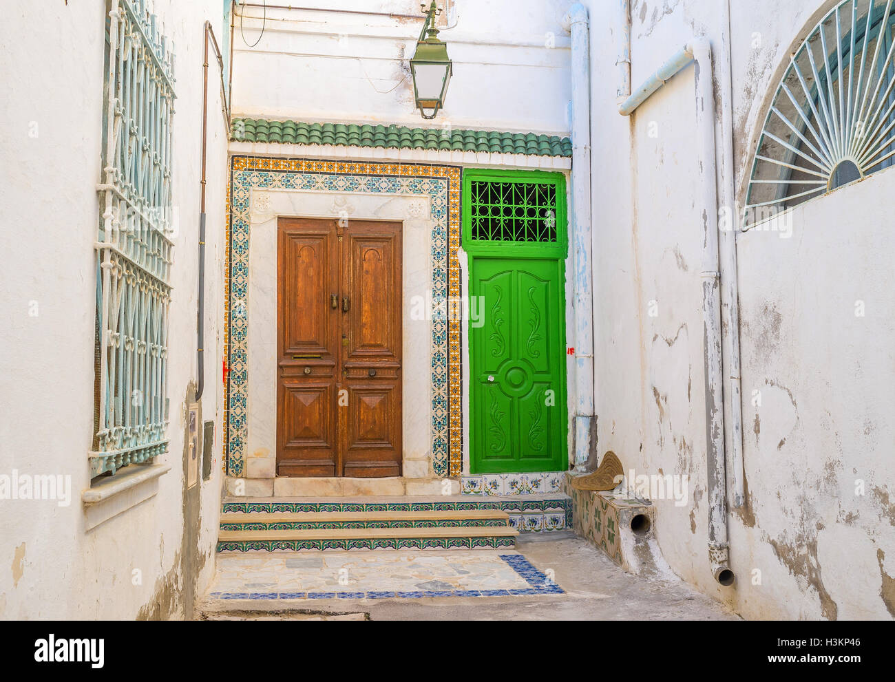 Two doors together hi-res stock photography and images - Alamy