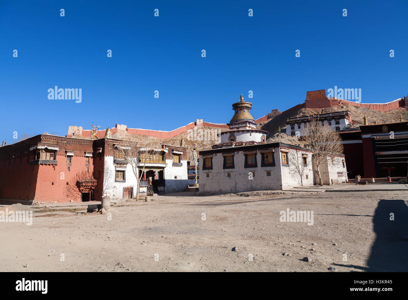 Famous Kumbum Stupa Stock Photo - Alamy