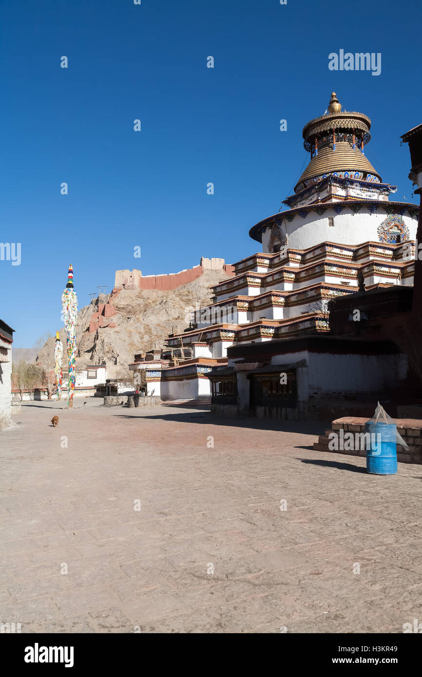 Famous Kumbum Stupa Stock Photo - Alamy
