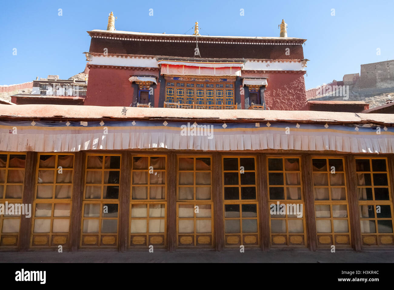 Famous Kumbum Stupa and monastery Stock Photo - Alamy