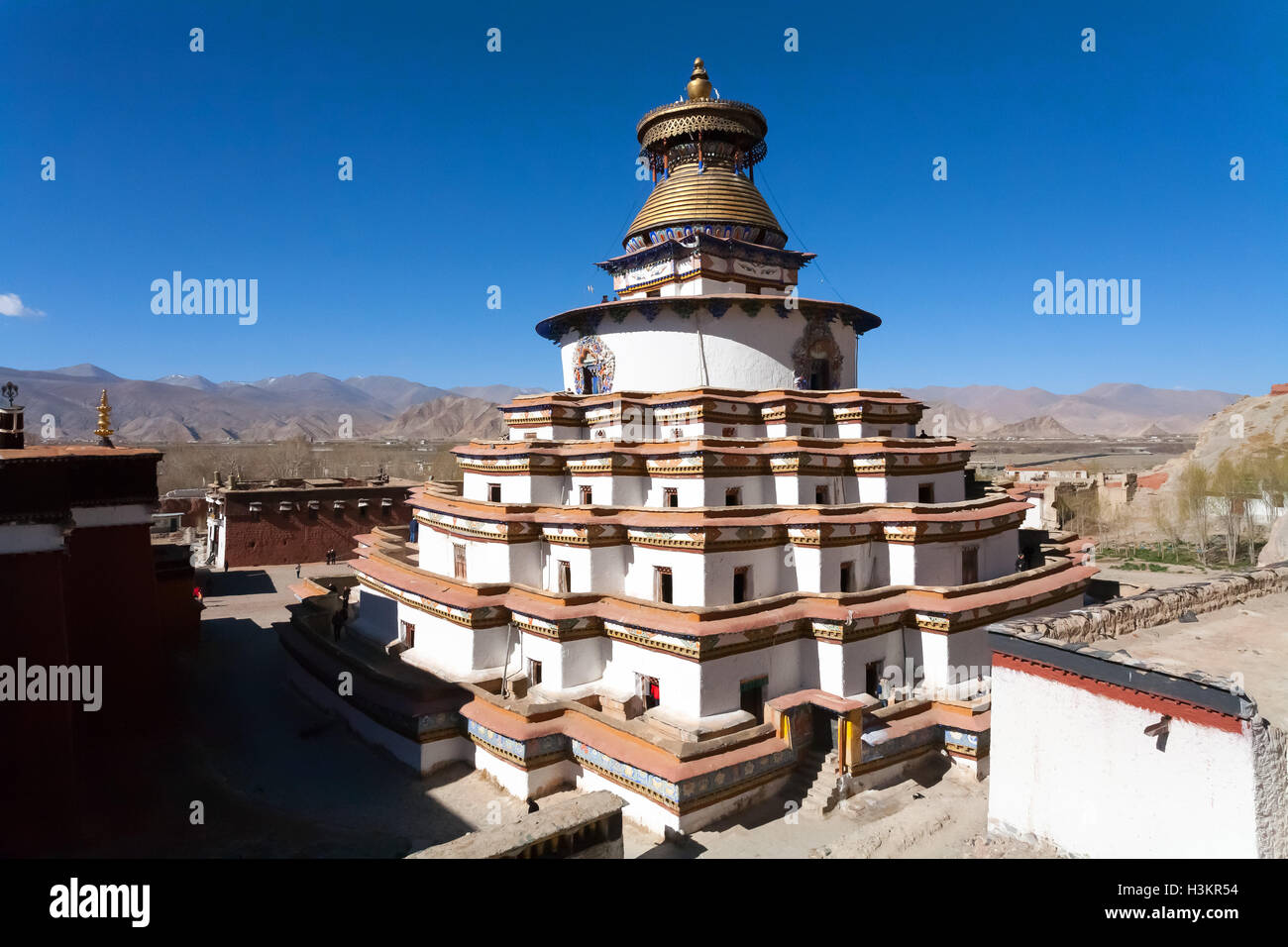 Kumbum stupa gyangtse tibet hi-res stock photography and images - Alamy