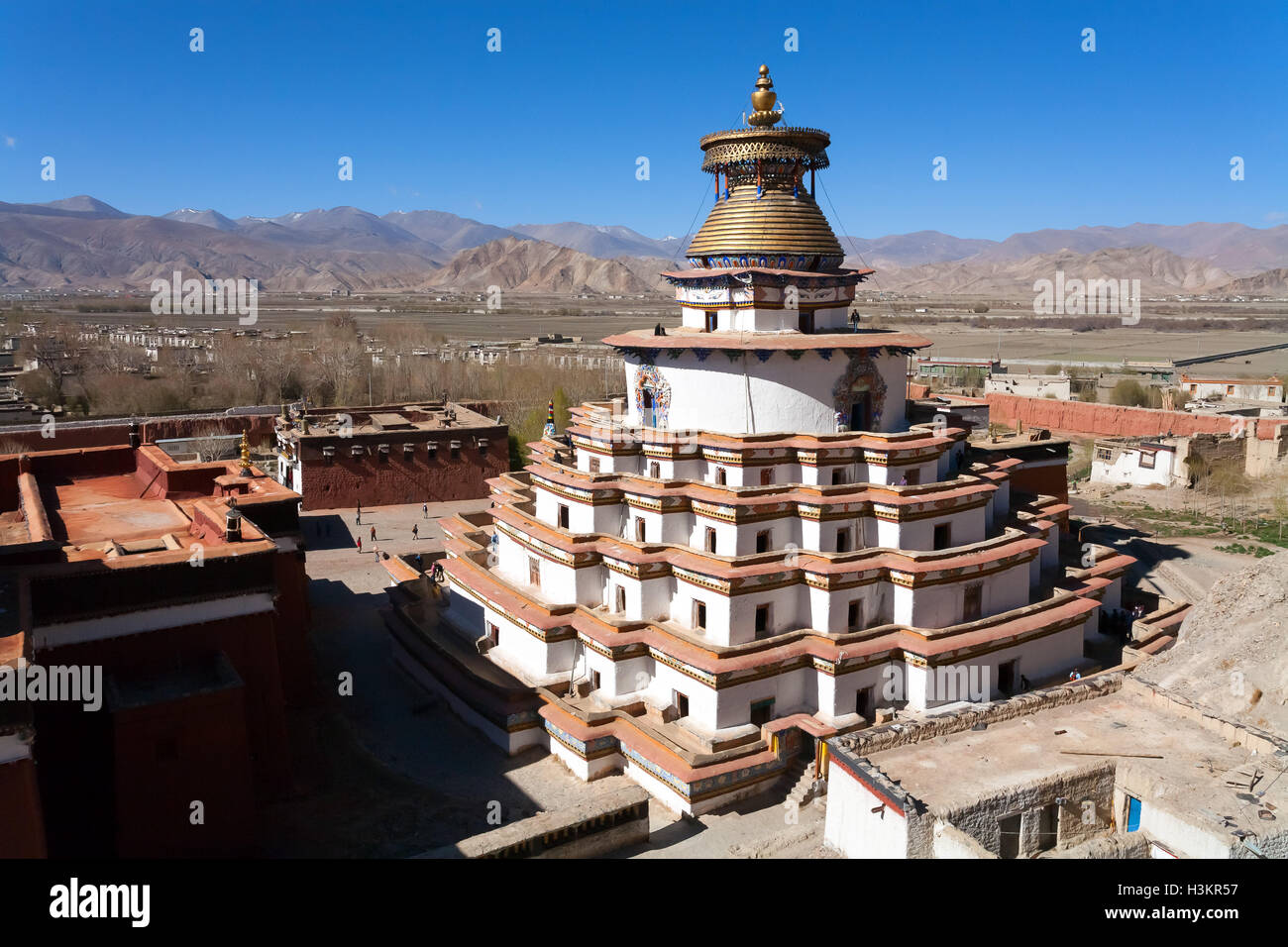 Kumbum stupa gyangtse tibet hi-res stock photography and images - Alamy