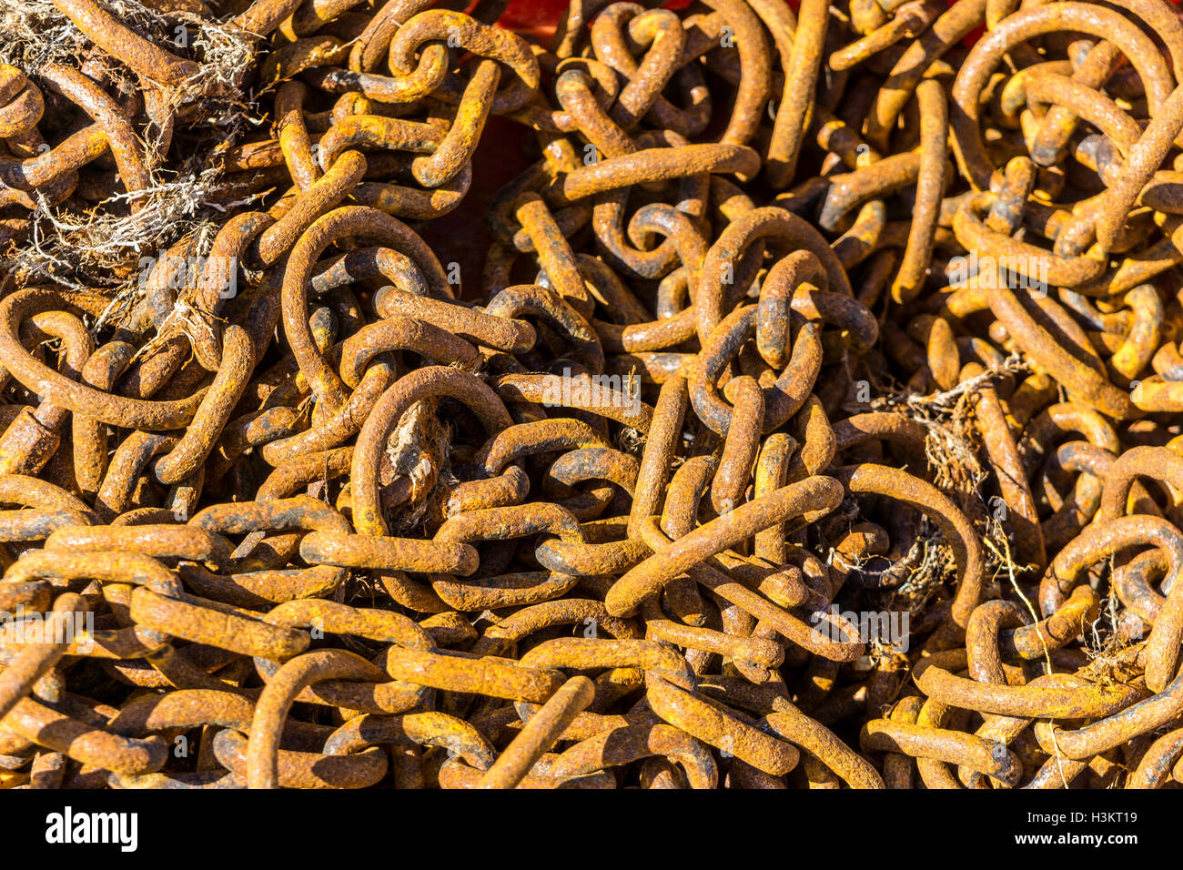 Rusty chain links Stock Photo - Alamy