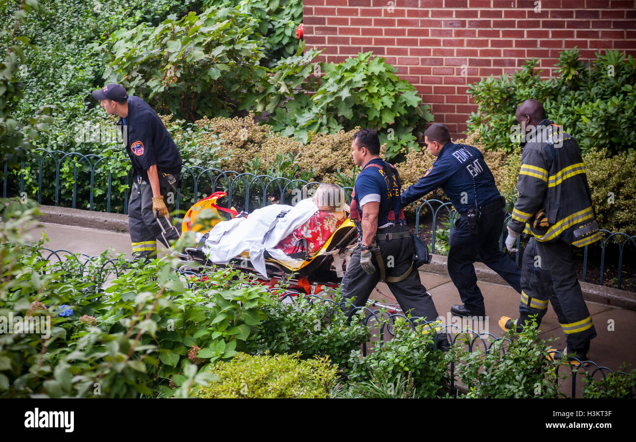 Emt stretcher ems ambulance hi-res stock photography and images - Alamy