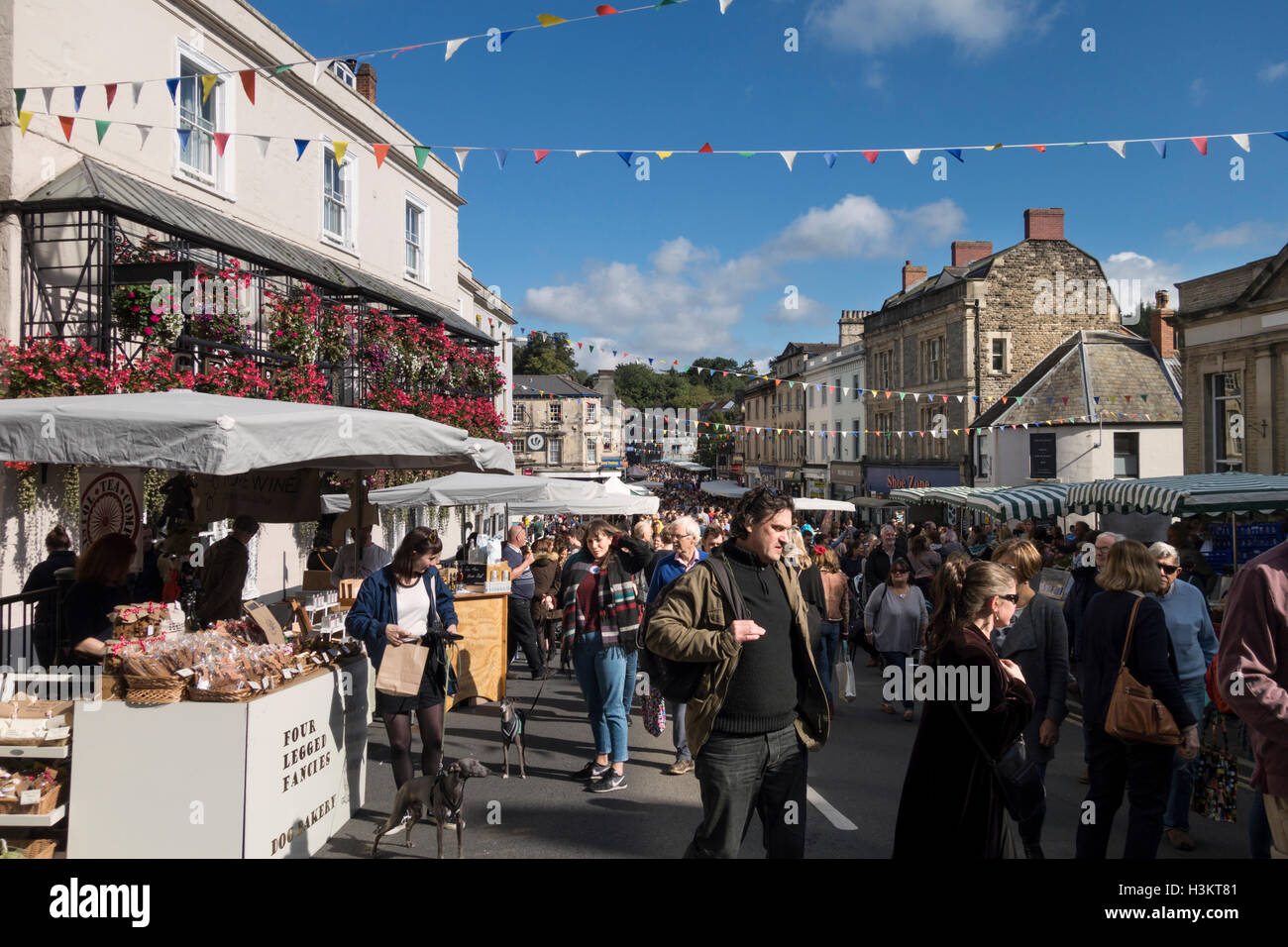 Frome somerset crowd hi-res stock photography and images - Alamy