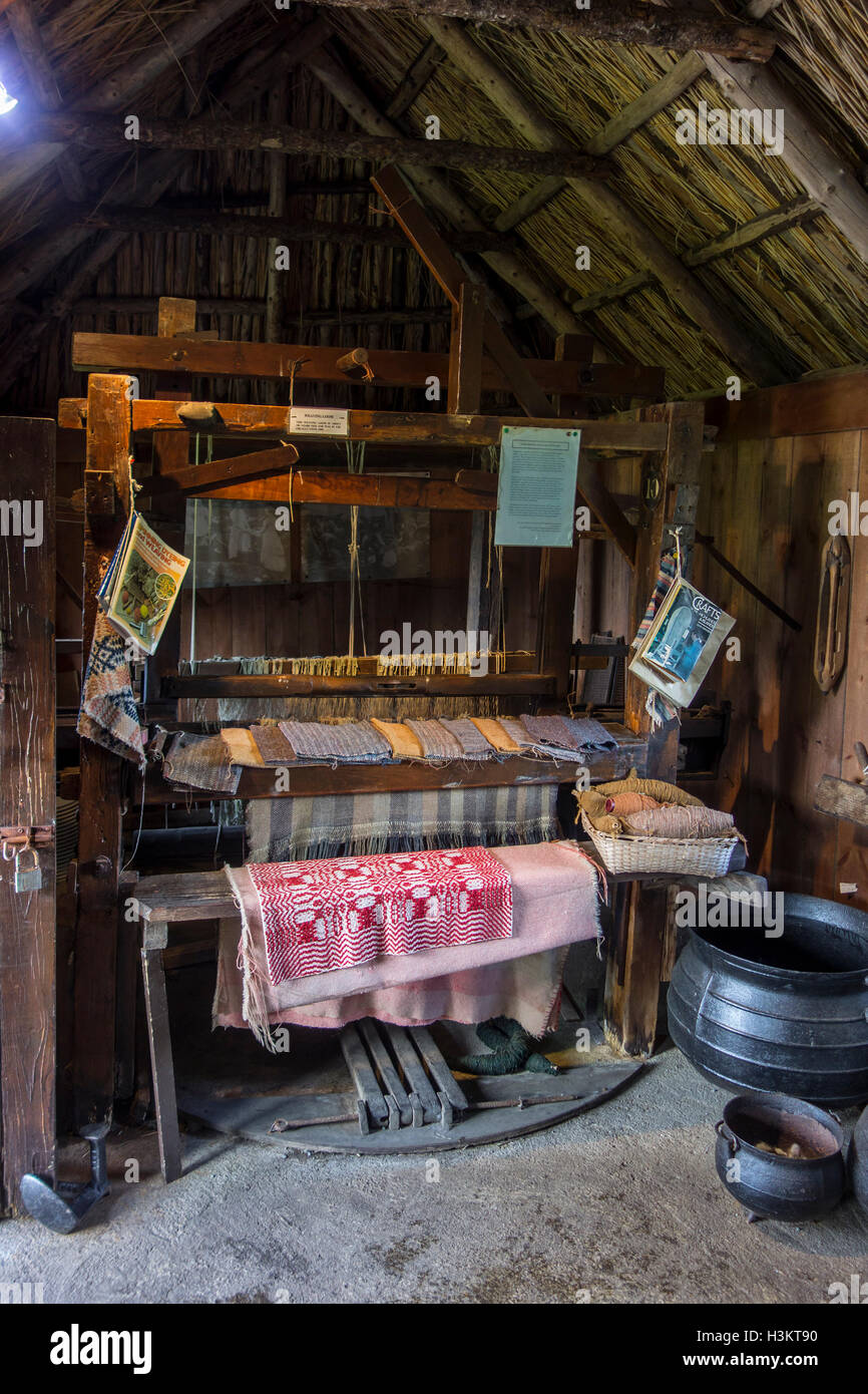 Weaving wool scotland hi-res stock photography and images - Alamy