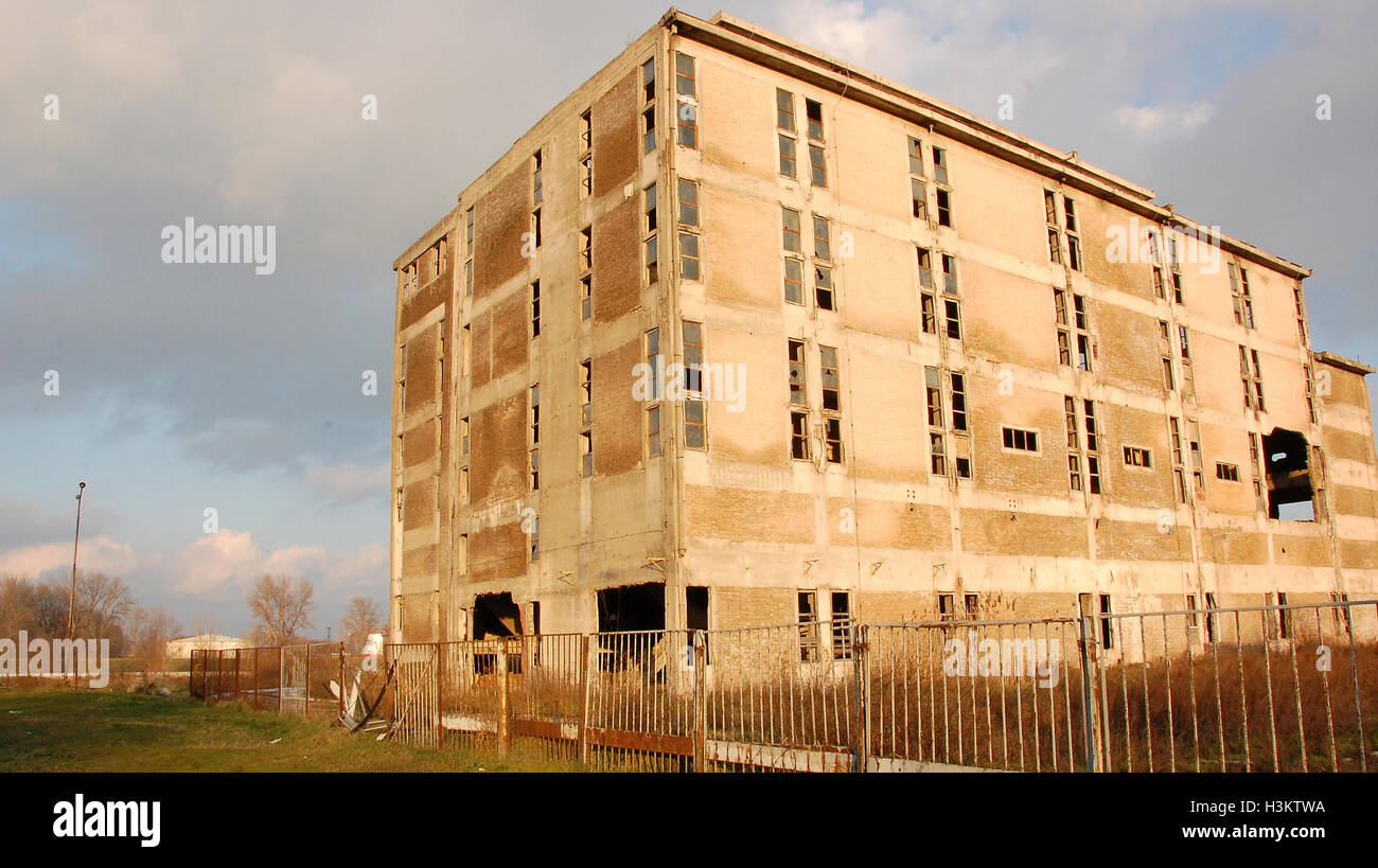 Old abandoned factory in the industrial zone Stock Photo - Alamy