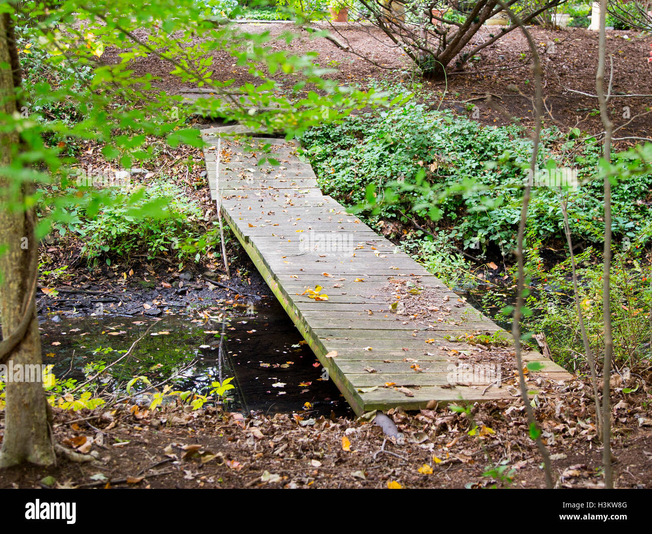 Footbridge across a road hi-res stock photography and images - Alamy