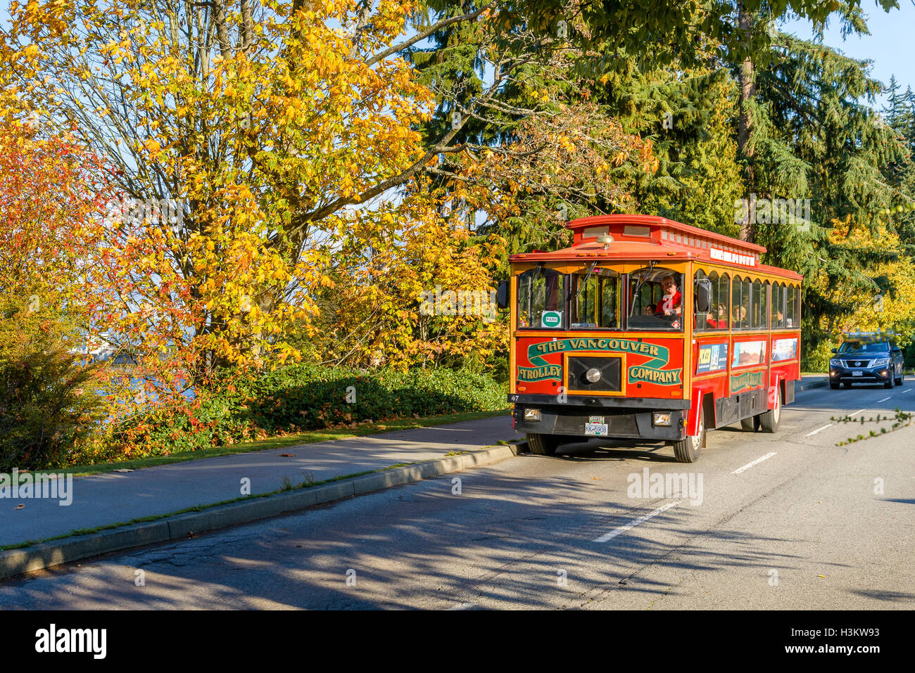 Canada sightseeing trolley bus hi-res stock photography and images - Alamy