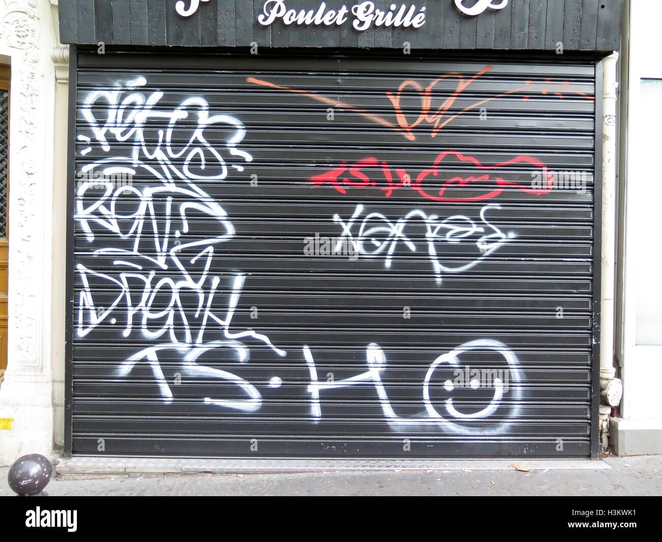Graffiti on store front hi-res stock photography and images - Alamy