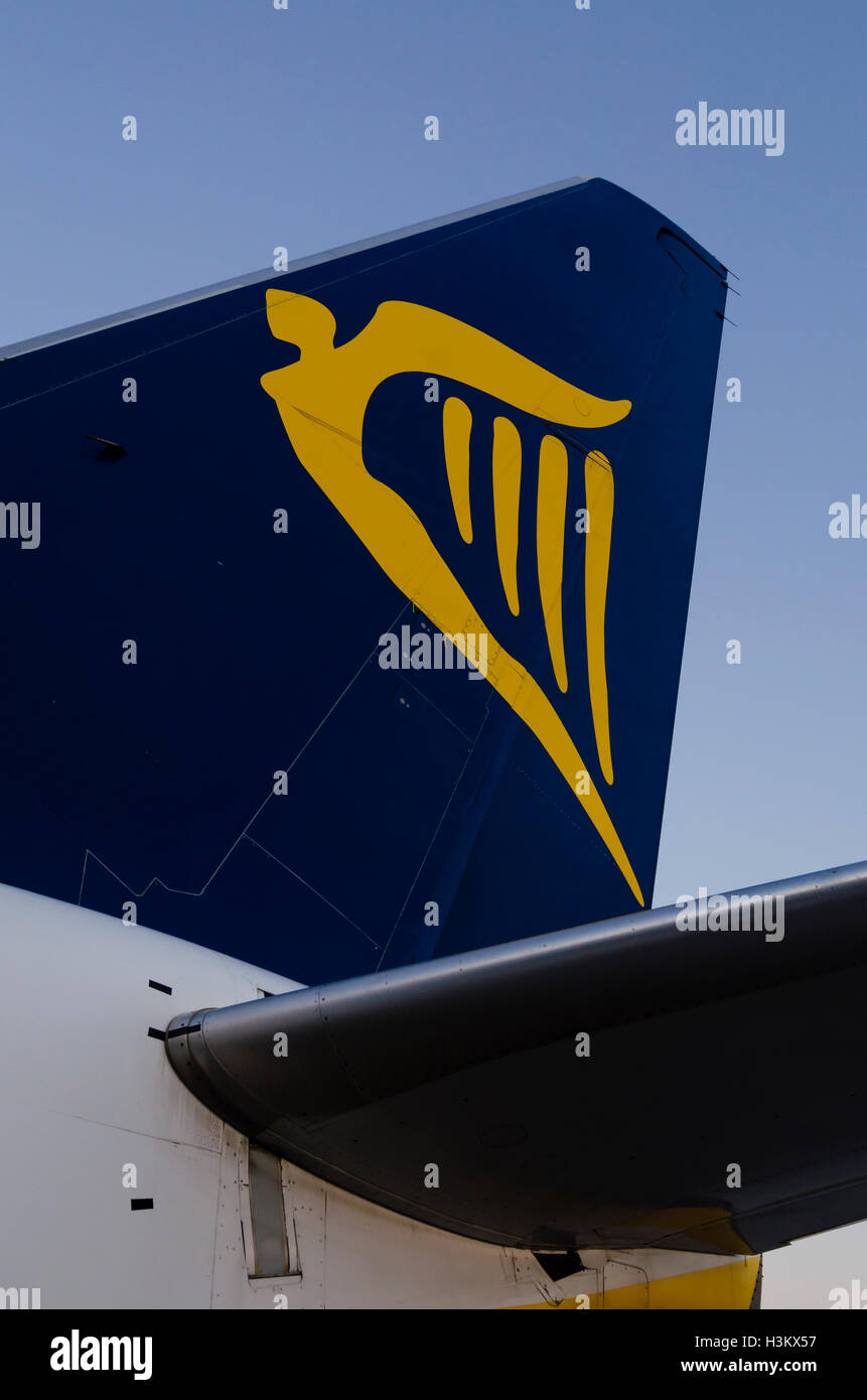 Airplane tail fin hi-res stock photography and images - Alamy