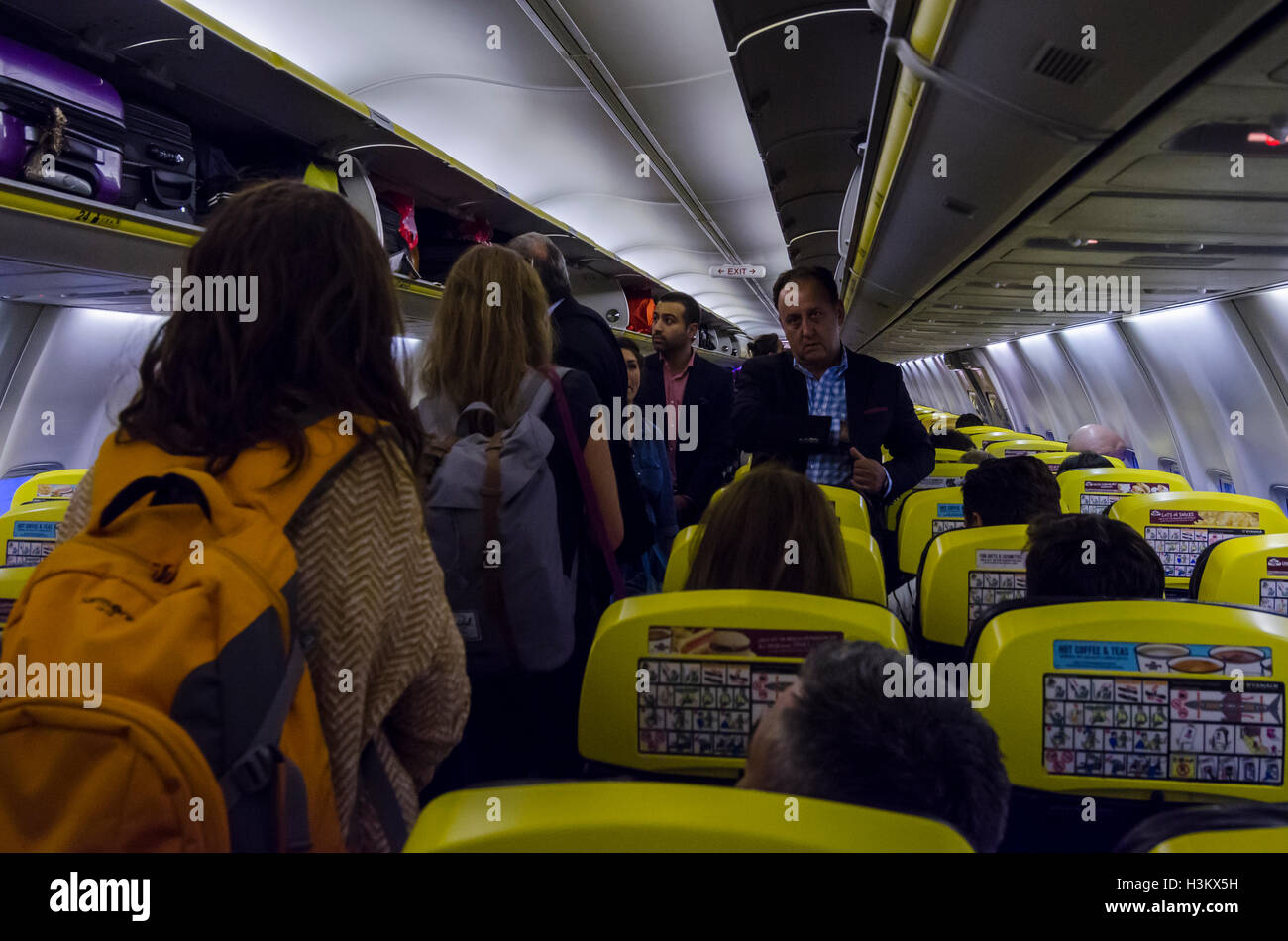 Boeing 737 cabin hi-res stock photography and images - Alamy