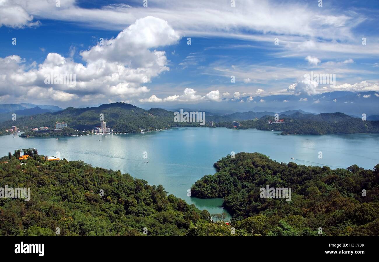 A panoramic view of the beautiful Sun Moon Lake in southern Taiwan ...