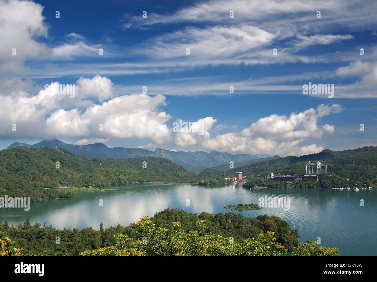 View central mountains in taiwan hi-res stock photography and images ...