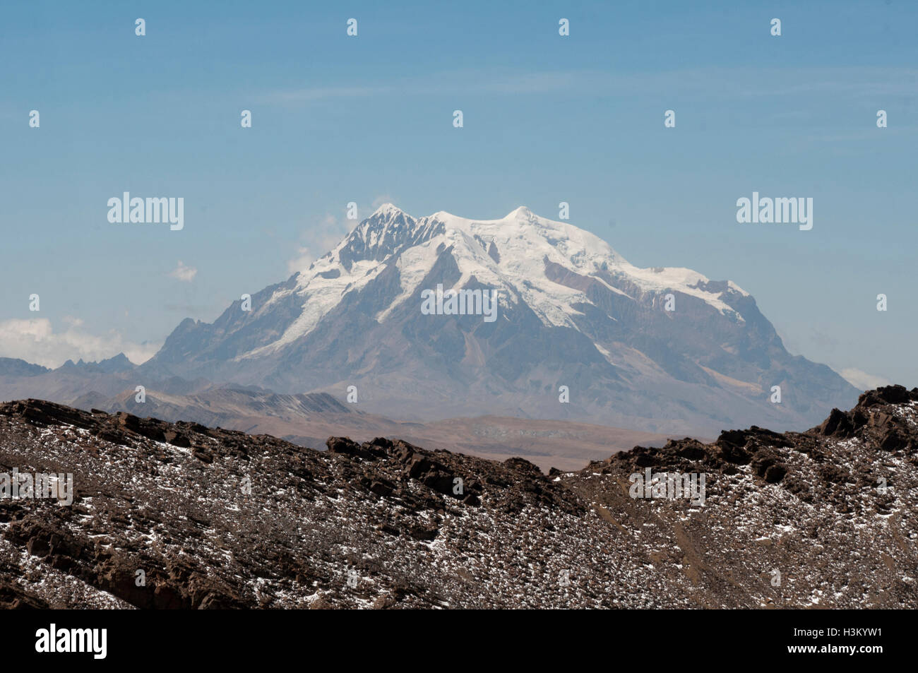Nevado Illimani, 6442m, an Andean peak in the Cordillera Real outside La Paz, Bolivia Stock ...