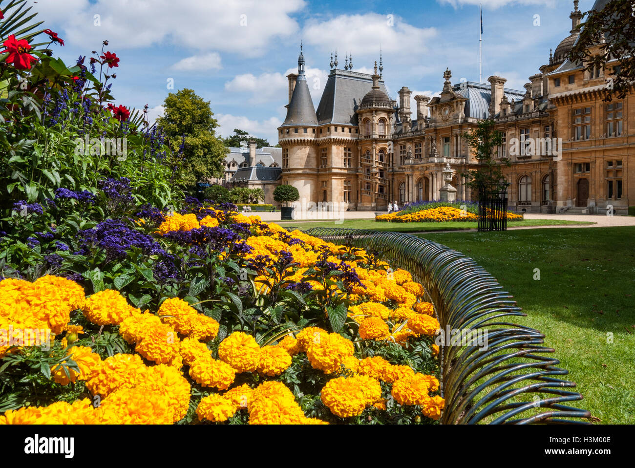 Waddesdon manor hi-res stock photography and images - Alamy
