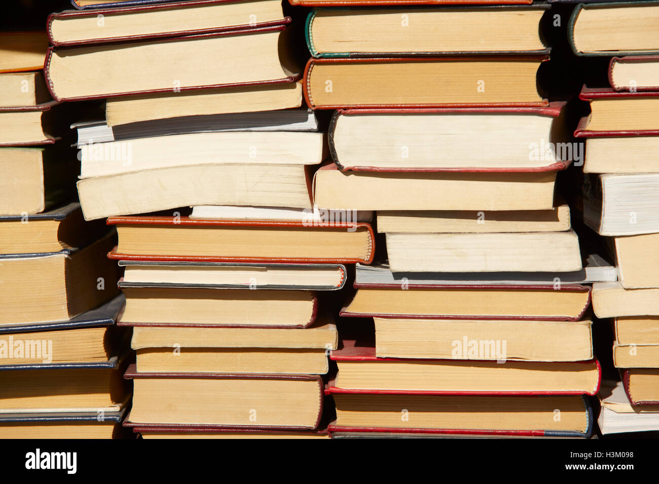 Staked books hi-res stock photography and images - Alamy