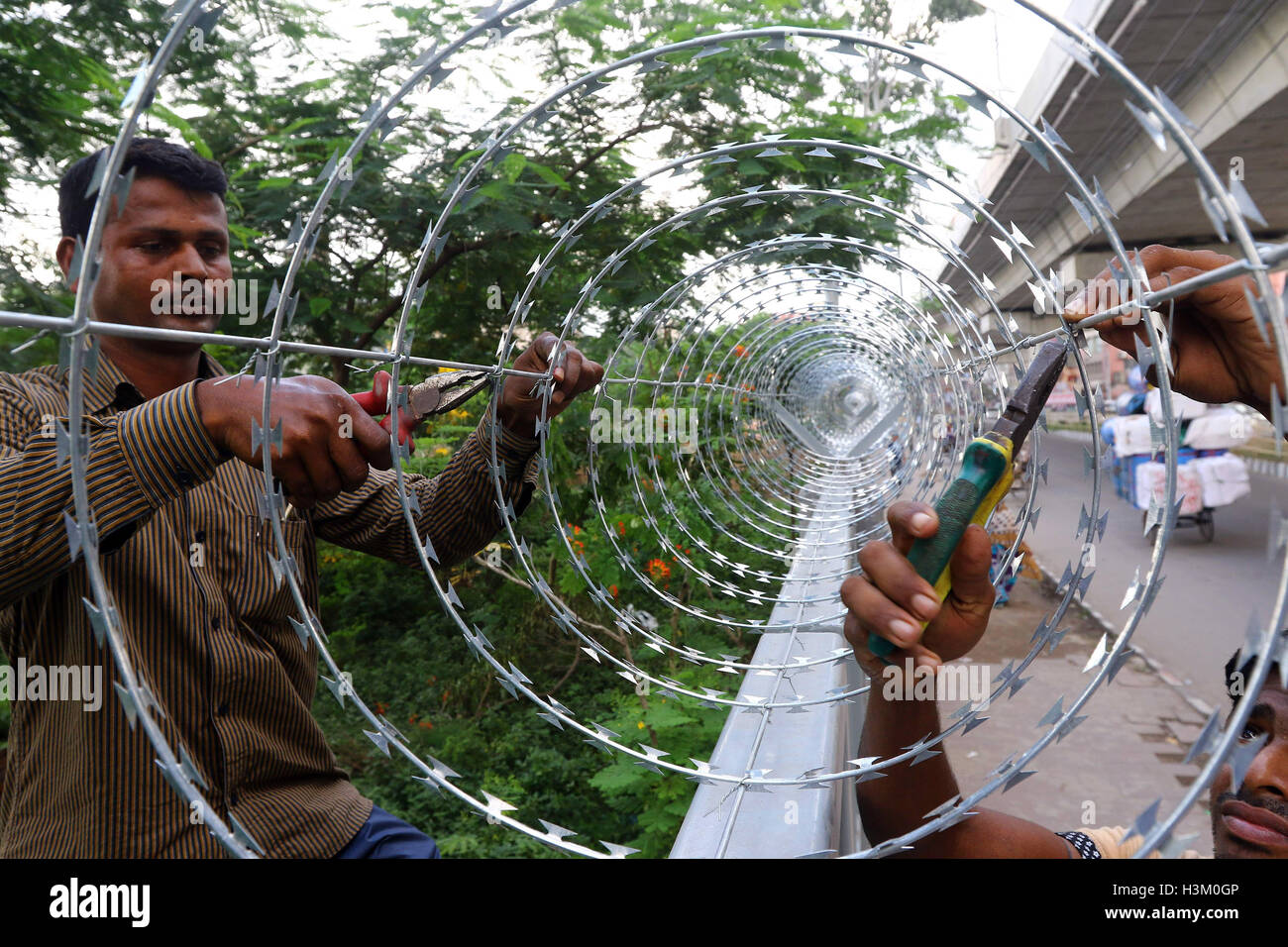 Secured with razor wire on top of the iron fence Stock Photo - Alamy