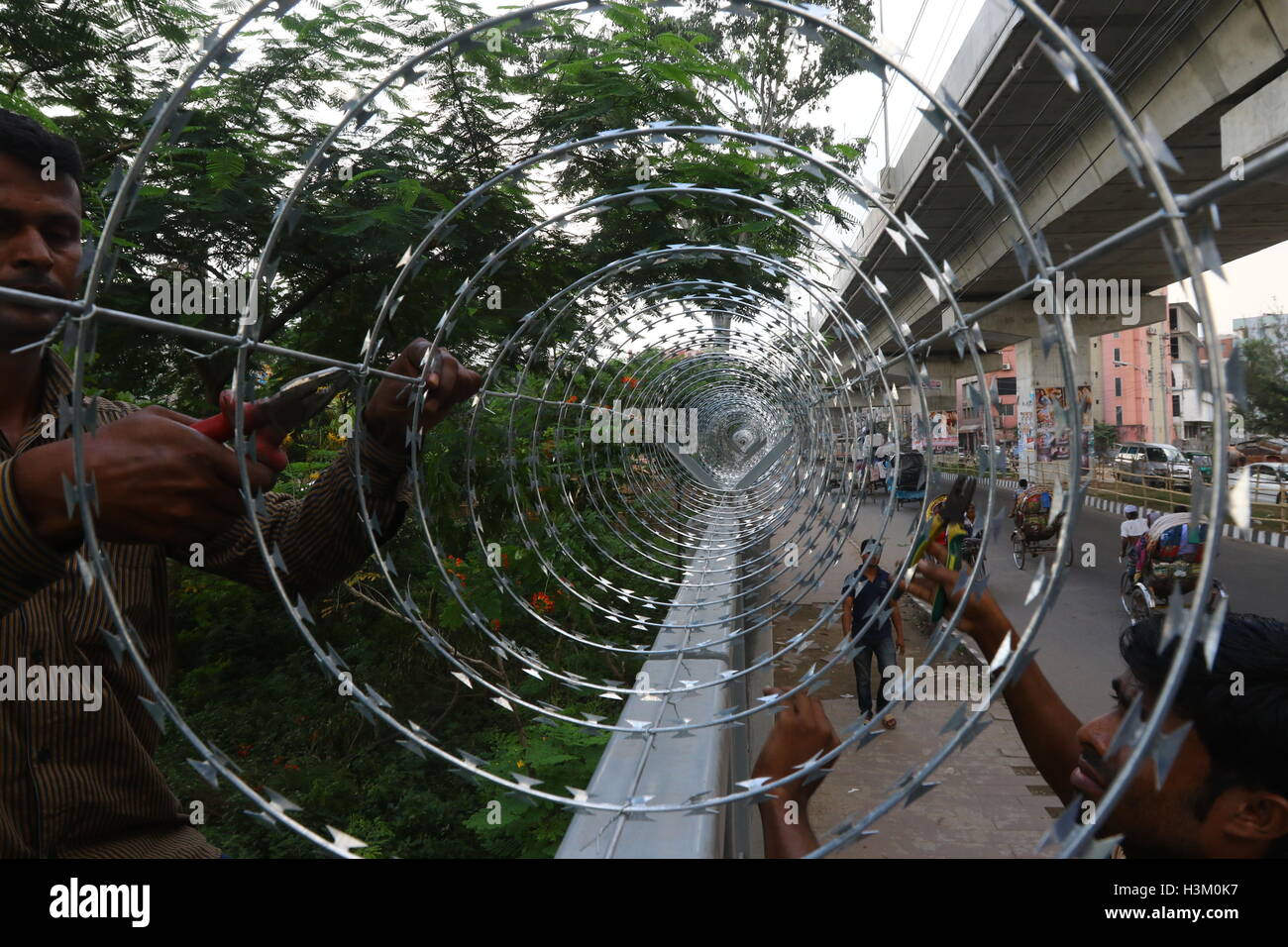 Secured with razor wire on top of the iron fence Stock Photo - Alamy
