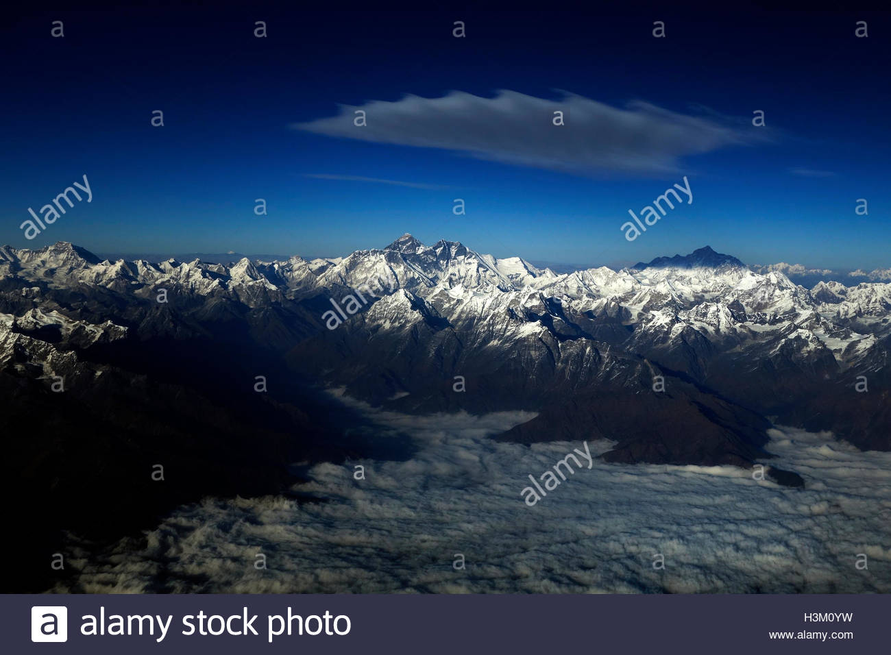 Aerial View Of Mount Everest Stock Photos & Aerial View Of Mount ...