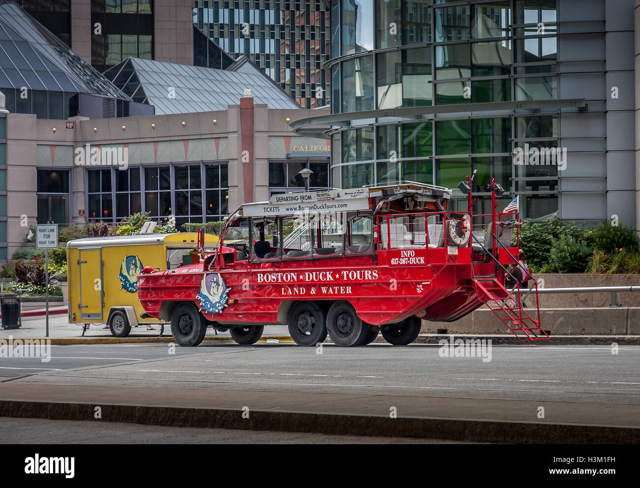 Boston duck tour vehicle hi-res stock photography and images - Alamy