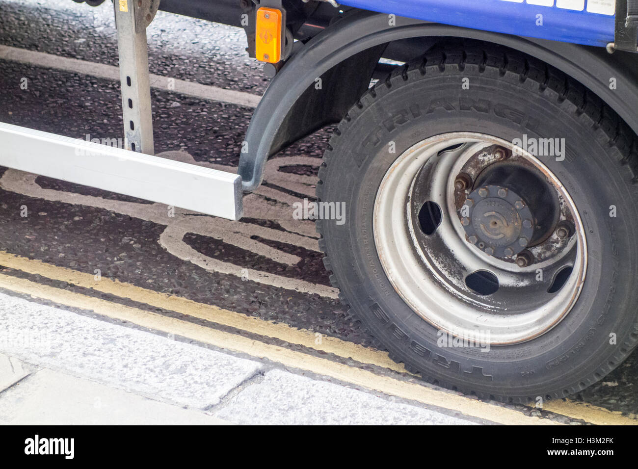 Hgv wheel hi-res stock photography and images - Alamy