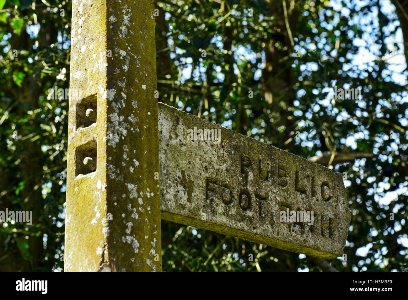Concrete footpath sign hi-res stock photography and images - Alamy