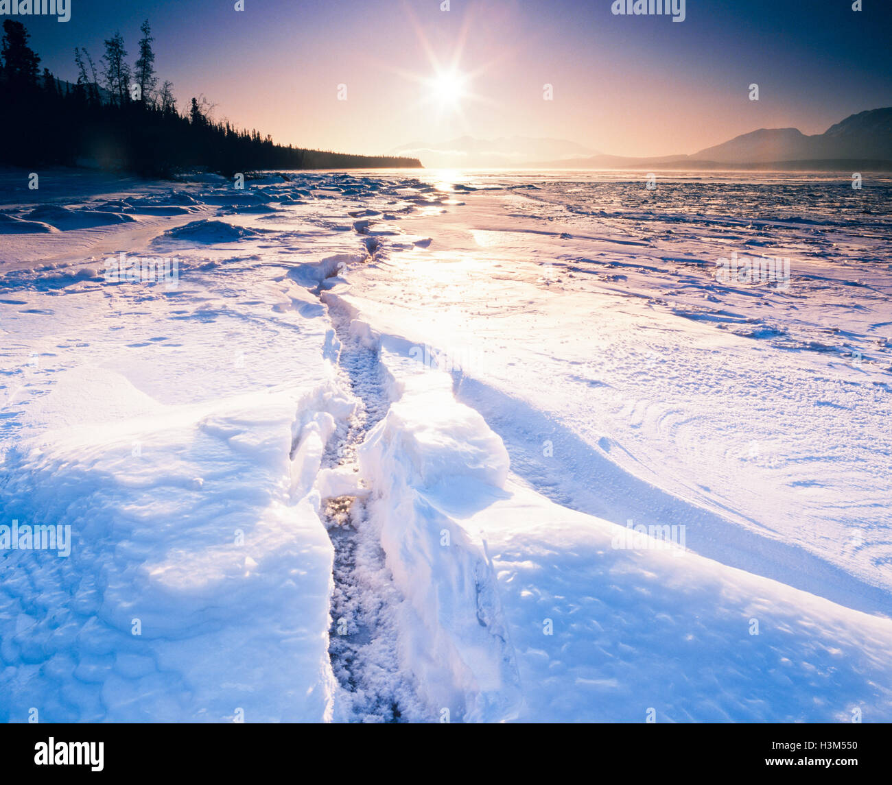 Tagish lake hi-res stock photography and images - Alamy