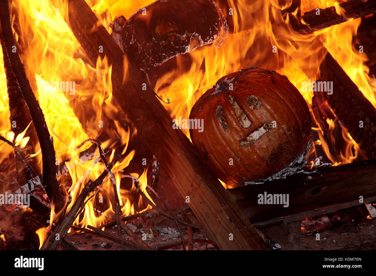 Sad pumpkin face hi-res stock photography and images - Alamy